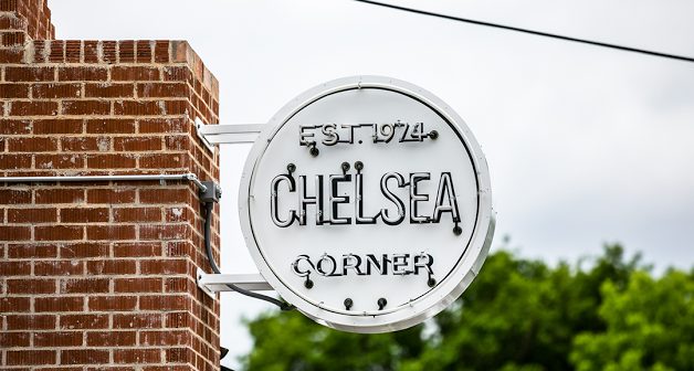 Chelsea Corner: A Neighborhood Bar with an Ageless Vibe - DallasFoodNerd