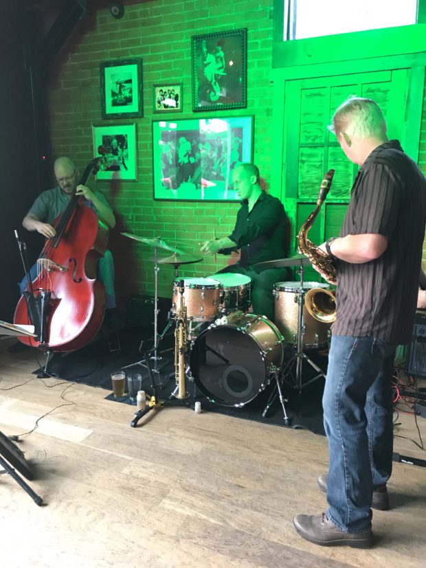 Chelsea Corner: A Neighborhood Bar with an Ageless Vibe - DallasFoodNerd